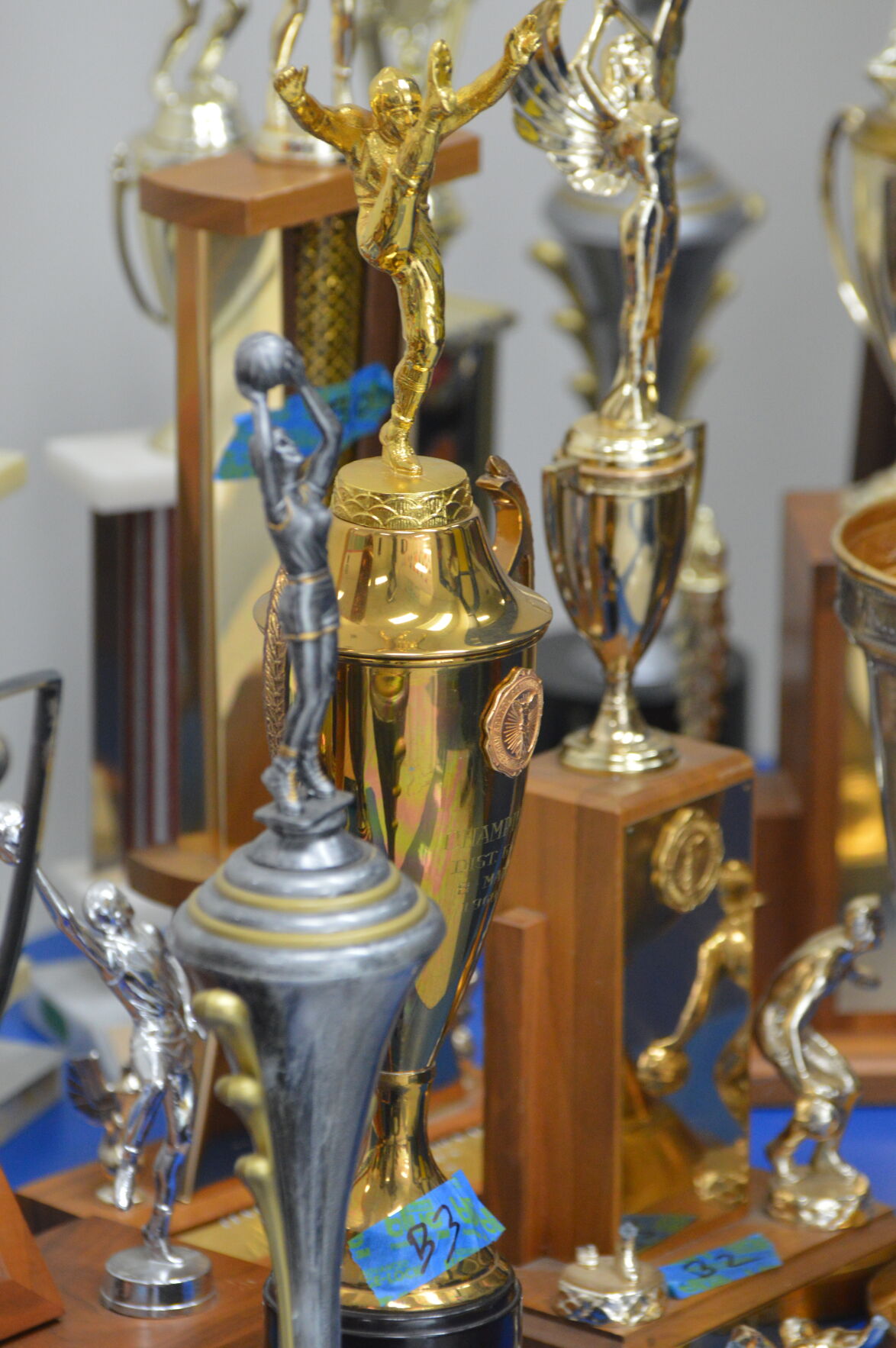 Cascade Locks: History evident in new trophy case built by alumni ...