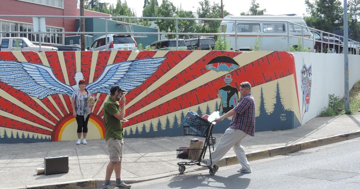 The mural and Nate Chavez | Gorge Life | columbiagorgenews.com