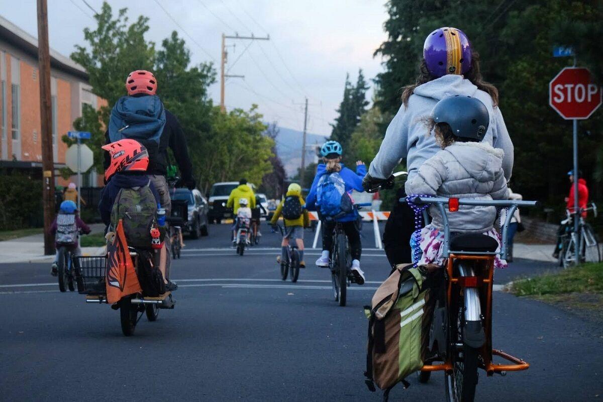 ‘Walk and Roll’ Students enjoy ‘trips’ on the bike train, walking bus ...