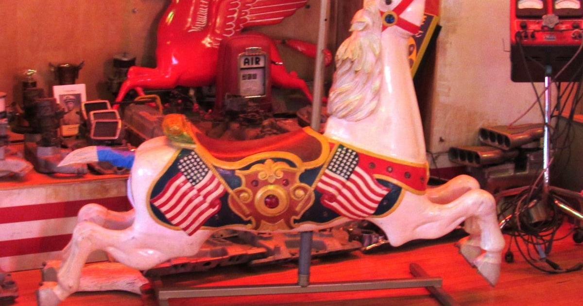 Free Slideshow: Repainting the Jantzen Beach Carousel | Free News ...