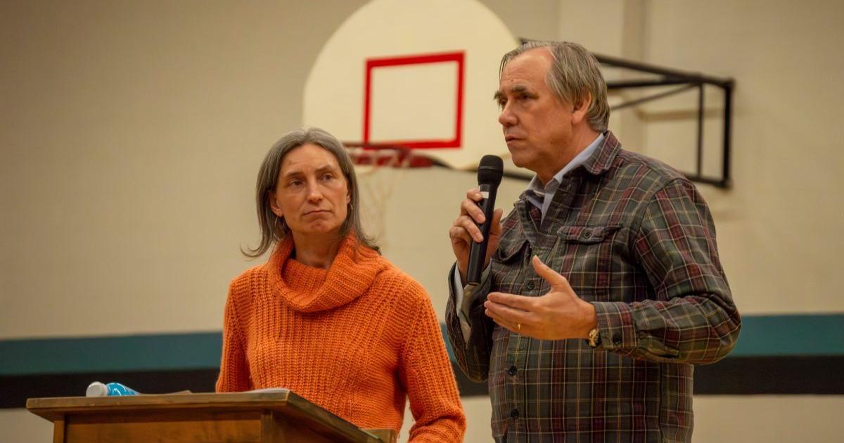 Town Hall in Hood River: Sen. Merkley, Rep. Dexter appear | News ...