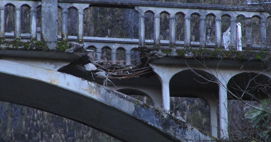 multnomah falls bridge construction