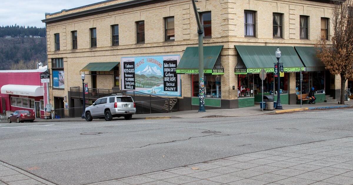 Traffic signal planned for downtown Hood River intersection | News ...