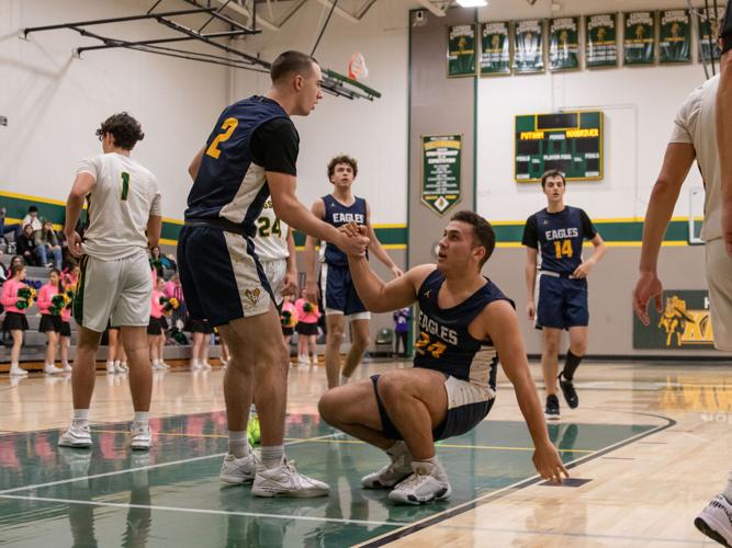 Eagle boys play through trying circumstances | Hoodriver ...