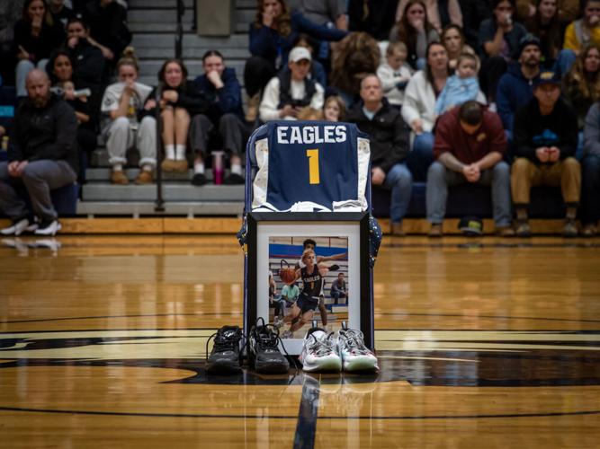 Eagle boys play through trying circumstances | Hoodriver ...