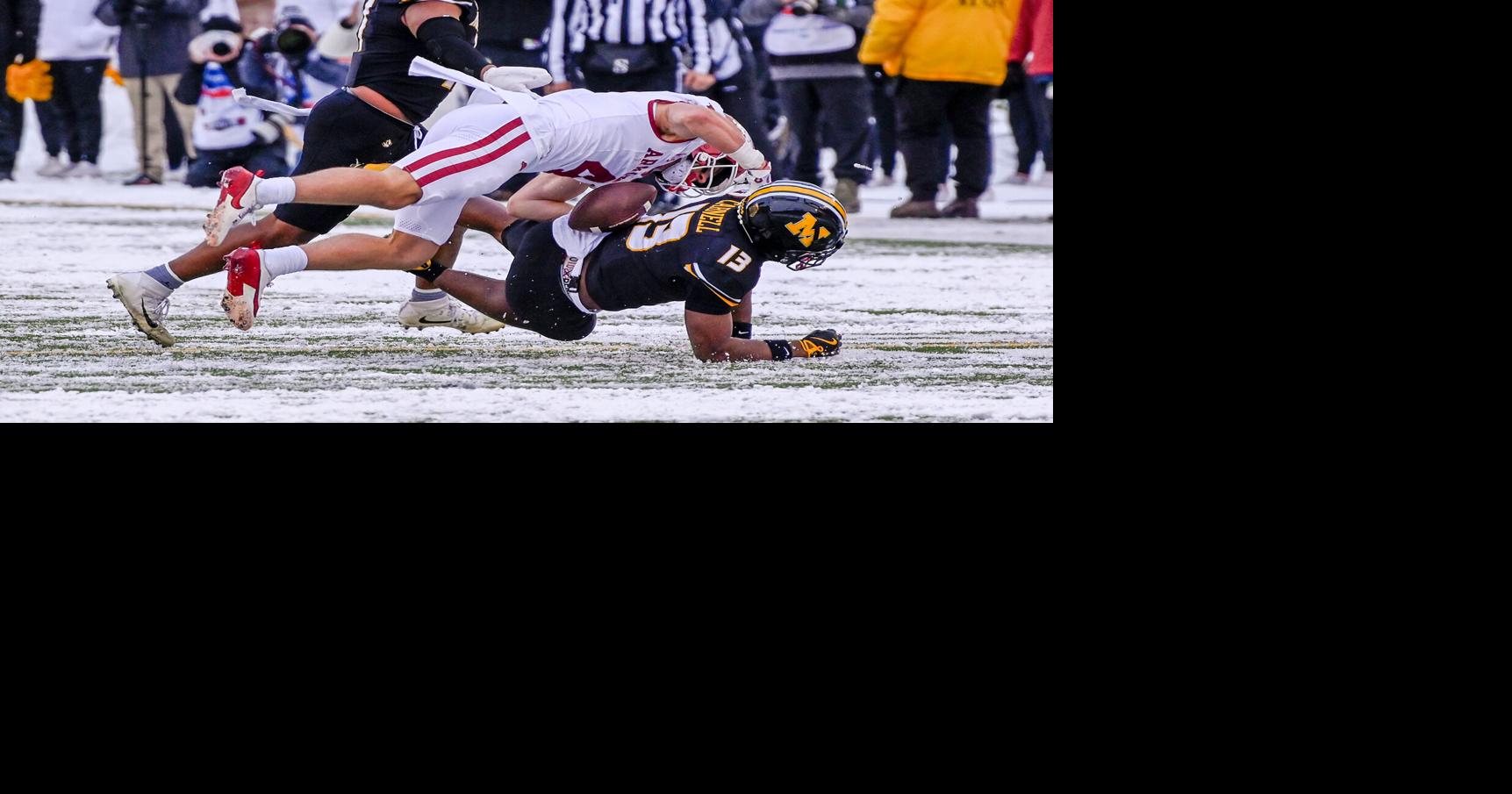 Mizzou safety Daylan Carnell tackles Arkansas wide receiver Isaac ...