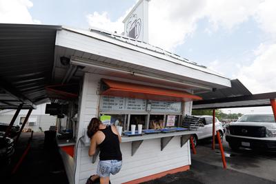 Mugs Up Drive In's reopening greeted by crowds, enthusiasm | Local ...