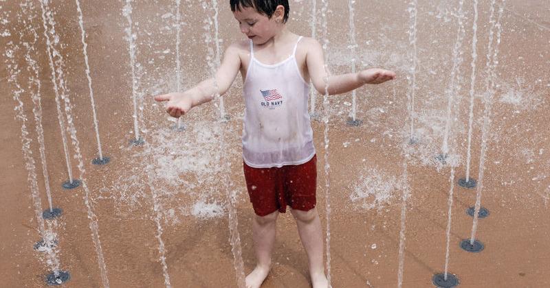 Splishin' and splashin' at Stephens Lake Park's new sprayground | Local ...