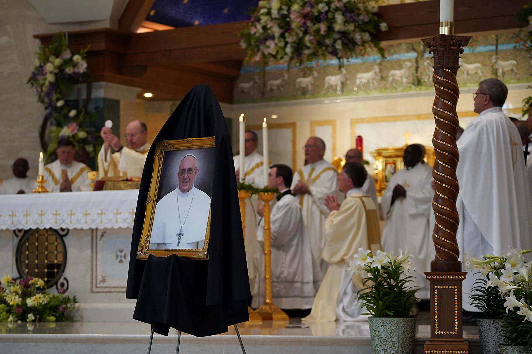Mid-Missouri Catholics celebrate pope's life with memorial Mass | Local ...