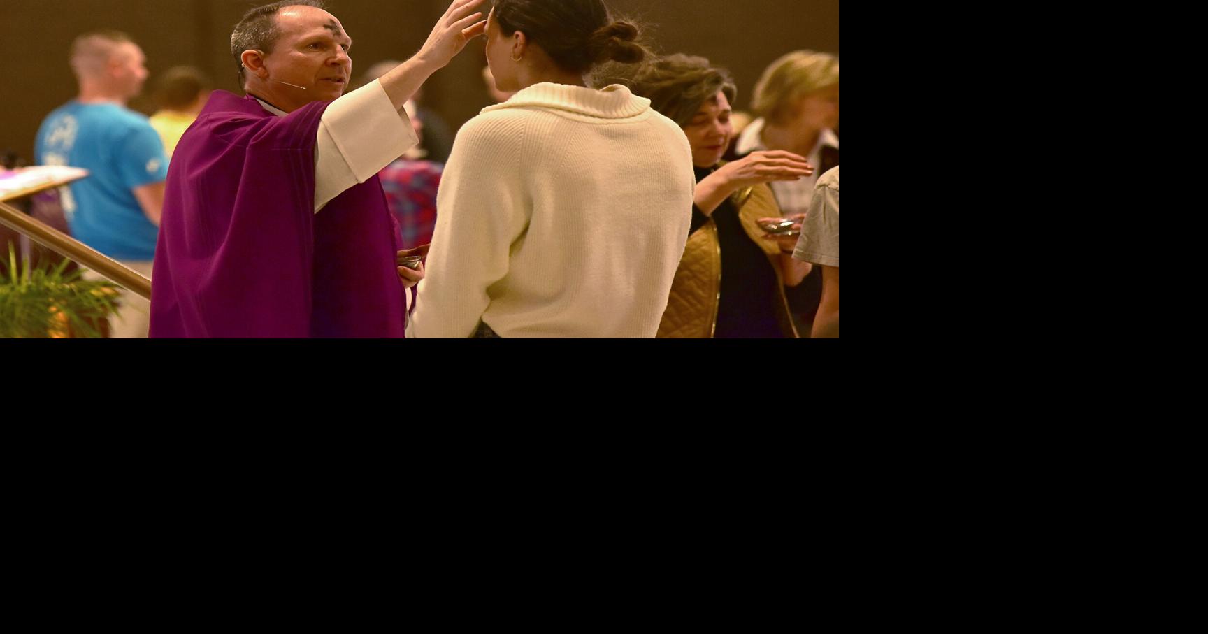 Lent begins with Ash Wednesday service | Photos | columbiamissourian.com
