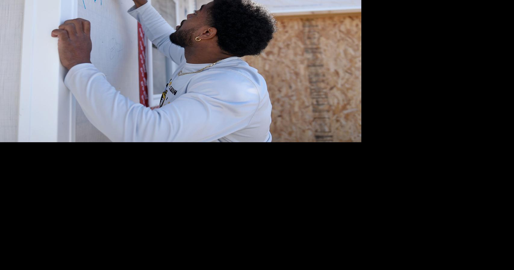 MU Football team helps with low-income housing construction | Mizzou ...