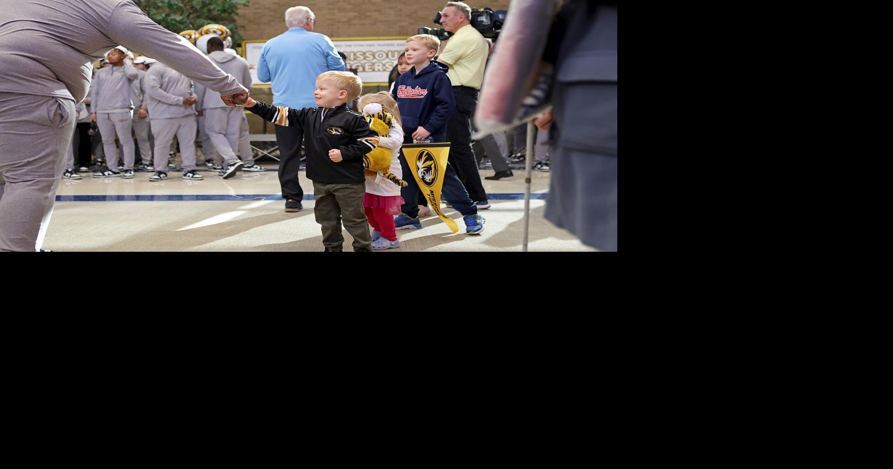 Mizzou players, coaches visit patients at Scottish Rite for Children in Dallas | Mizzou Football ...