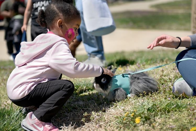 How Columbia families celebrated Easter with an egg hunt | Local ...