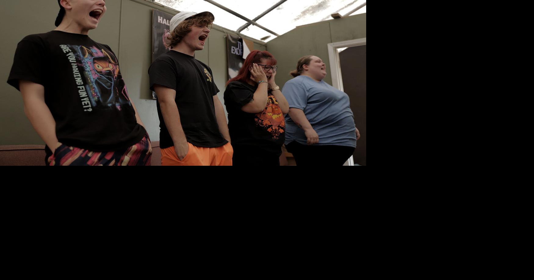 From left, Tristan Lick, 16, Landon Epps, 15, Debbie McClelean and ...