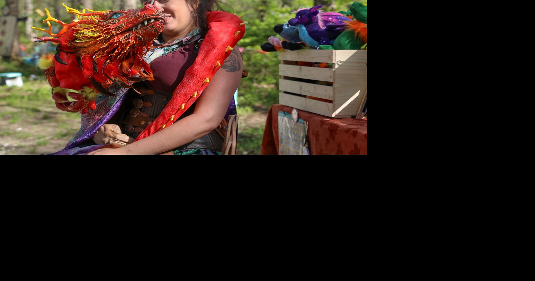 Carissa Schaeffer poses with her pet dragon, Maukia | News ...