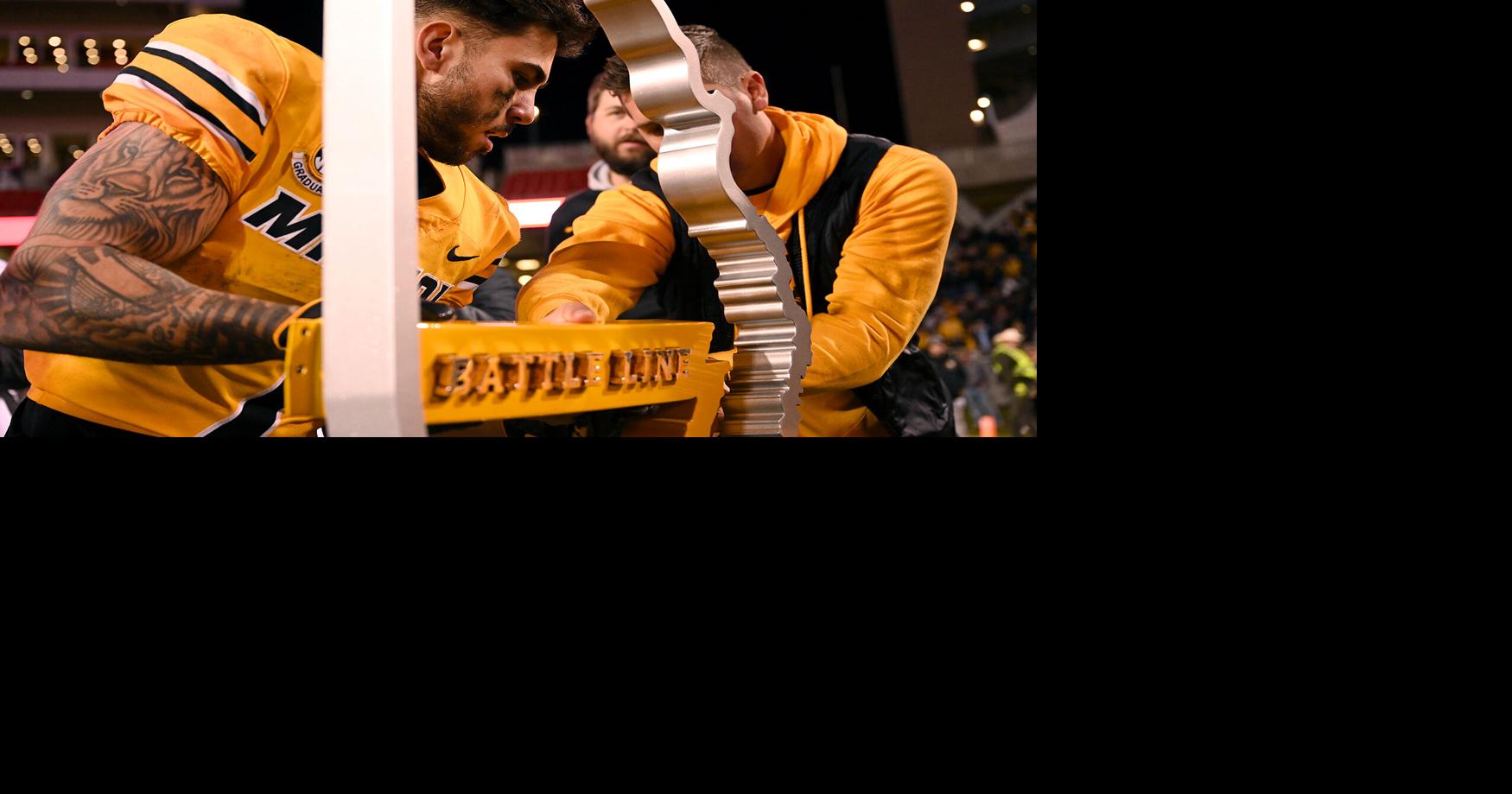 Floggin' the Hogs: With Black Friday beatdown, Mizzou gets to 10 wins ...