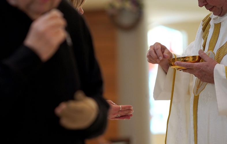 Mid-Missouri Catholics celebrate pope's life with memorial Mass | Local ...