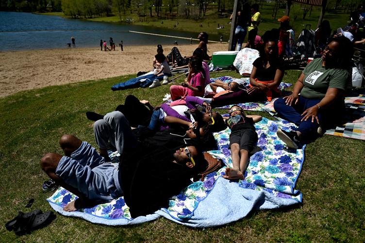 Solar eclipse draws thousands to Missouri to share a celestial show | Local | columbiamissourian.com
