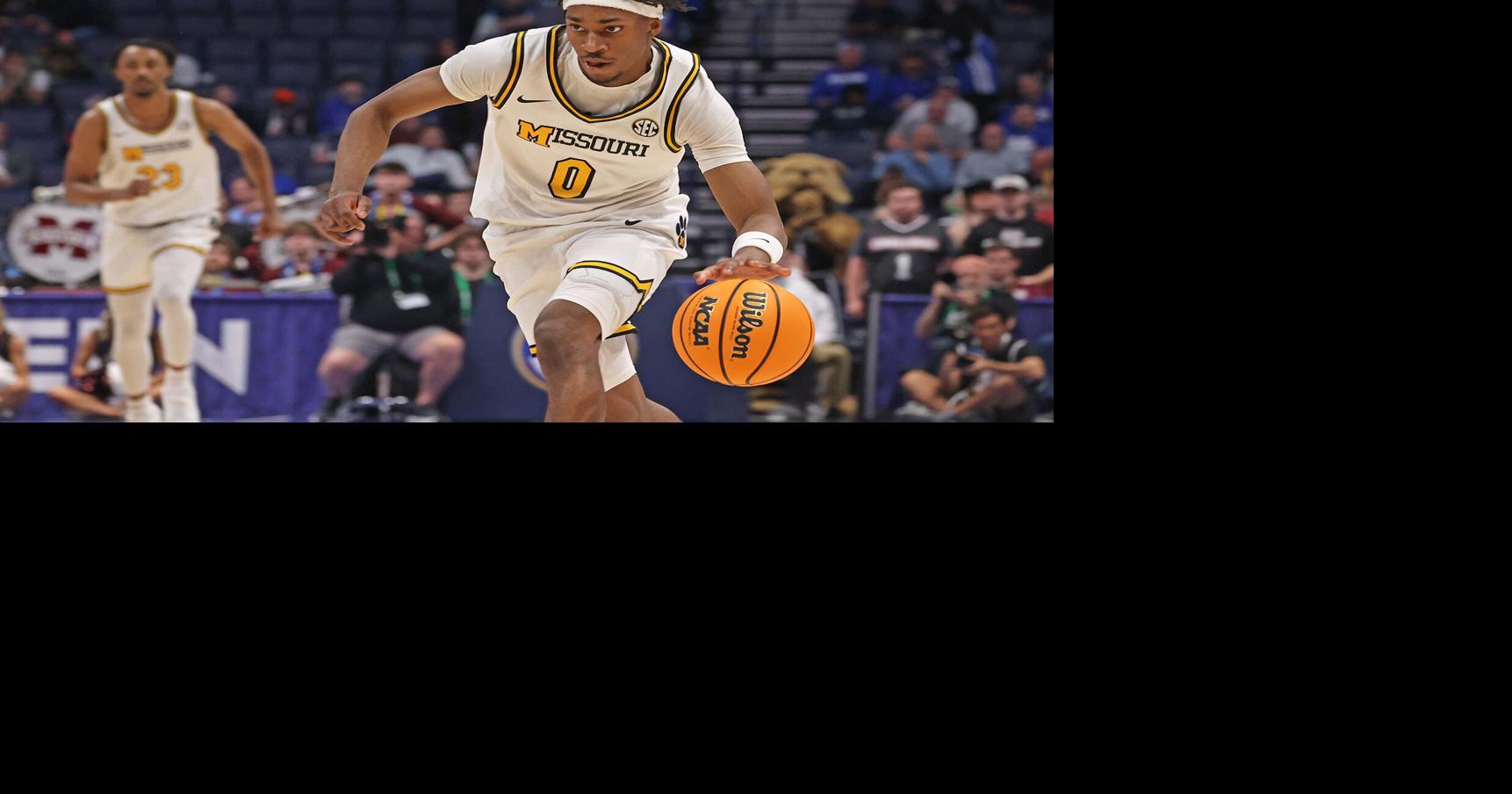 Mizzou guard Anthony Robinson dribbles | Sports | columbiamissourian.com