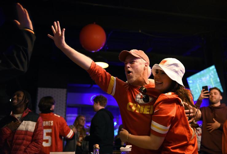 Fans celebrate Chiefs victory over Philadelphia Eagles | Photos ...