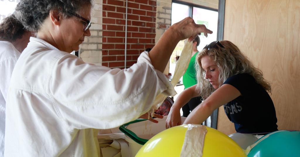 PHOTO GALLERY: Piñata crafting organized for fundraiser preparation ...