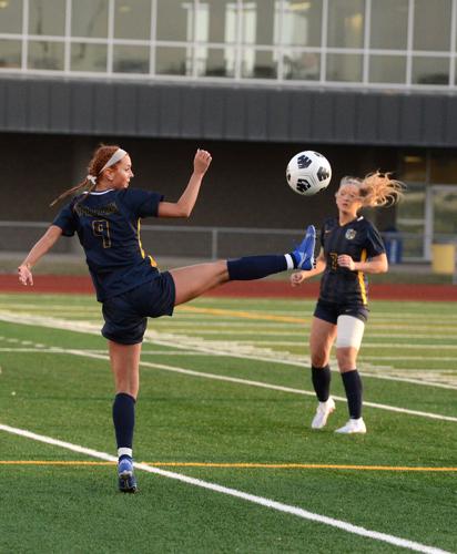 Battle girls soccer loses season opener after penalty kicks | Prep ...