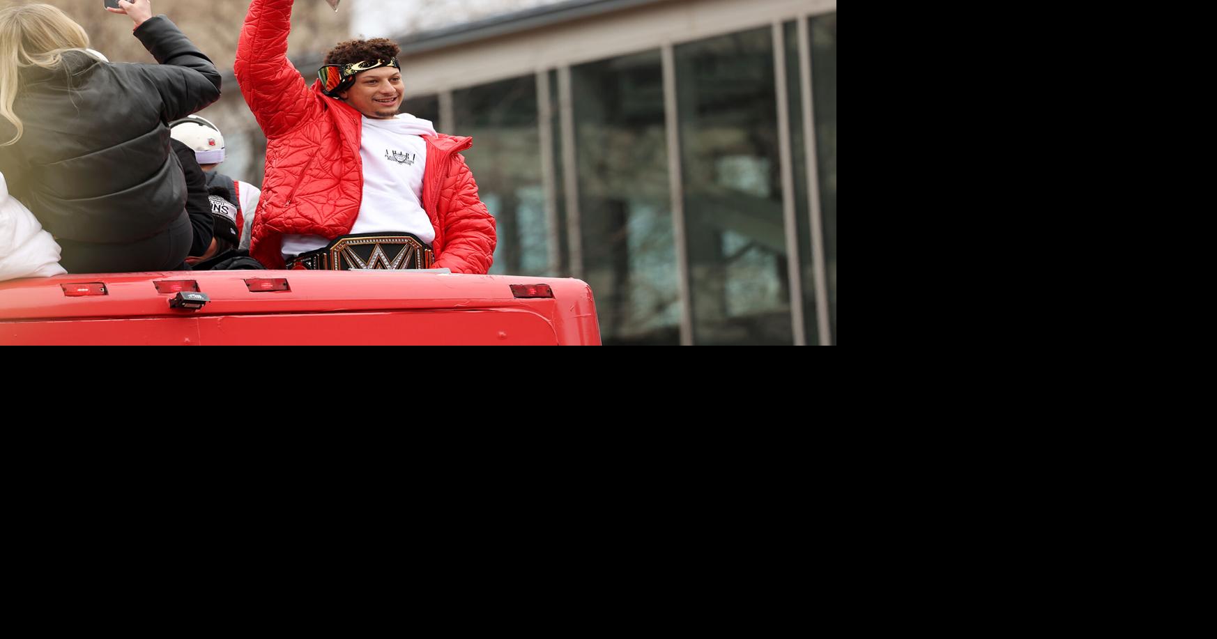 Patrick Mahomes raises the Lombardi Trophy | Pro Sports ...