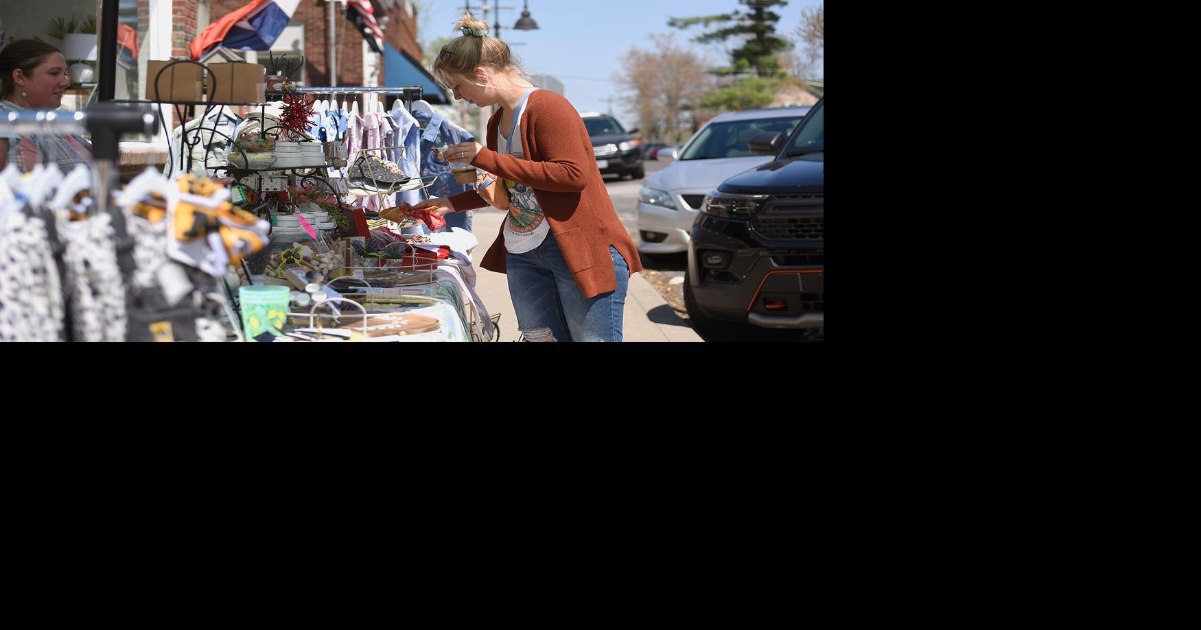 Kelly Jeffries, left, watches Tara Vonderhaar browse at a stall ...