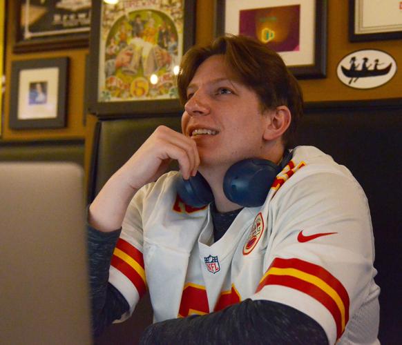 Chiefs fans celebrate win Sunday | News | columbiamissourian.com