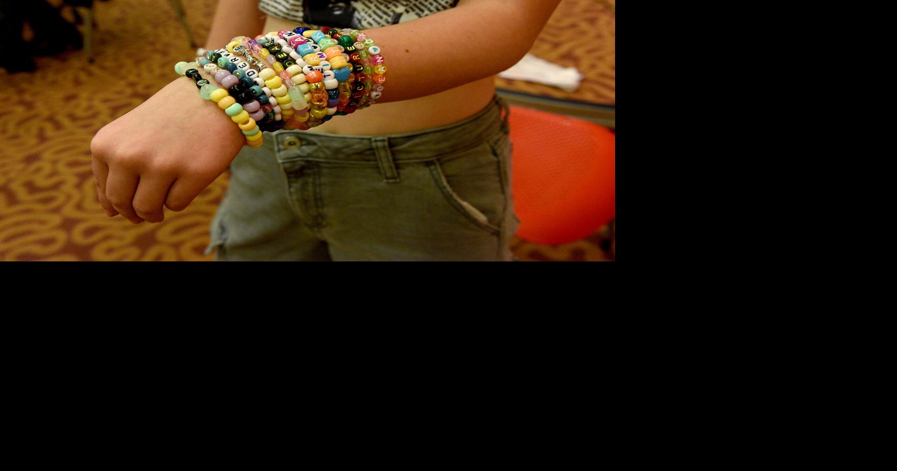Violet Henderson shows off her arm full of friendship bracelets | News ...