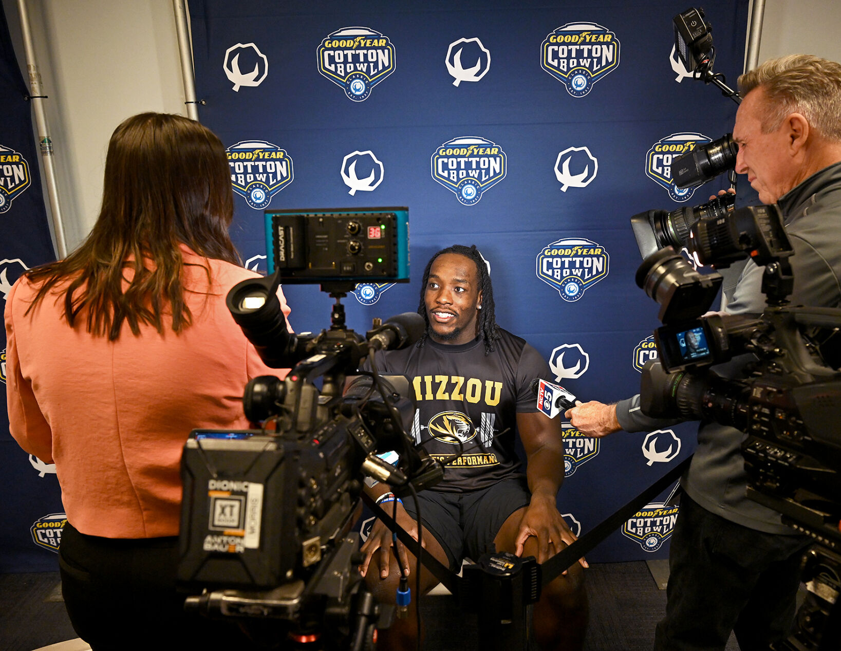 Missouri defensive end Darius Robinson talks to media | Mizzou Football ...