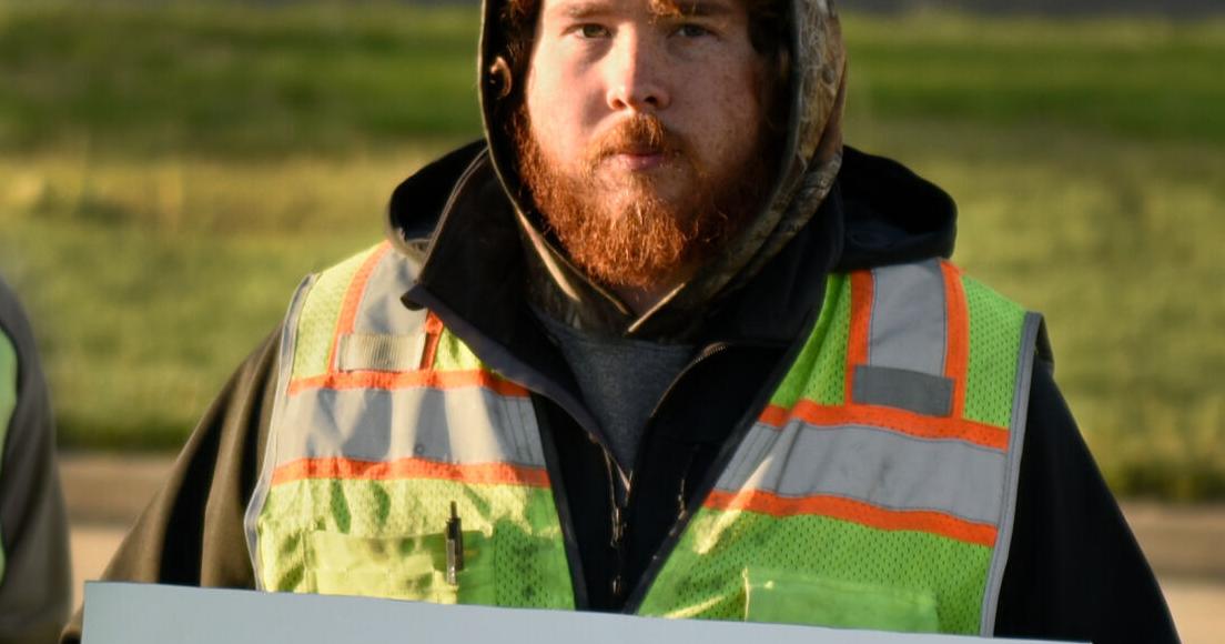 Wildcat Materials employees strike for better hours, wages | Local | columbiamissourian.com