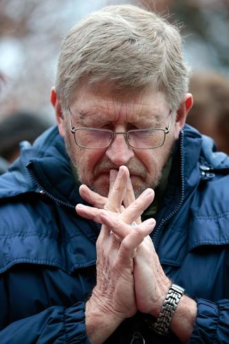 PHOTO GALLERY: Martin Luther King Jr. memorial service draws crowd ...