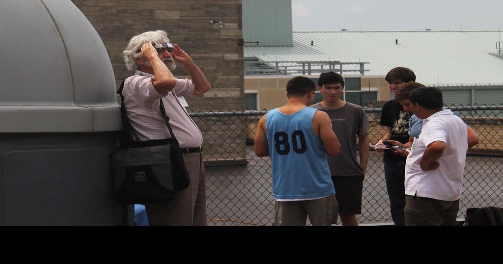 George Zweig gazes over the MU campus | Photos | columbiamissourian.com