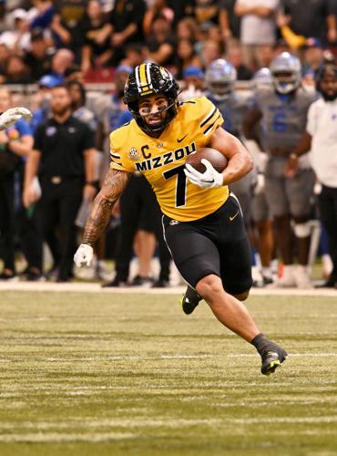 Mizzou running back Cody Schrader runs the ball for 37-yard touchdown ...