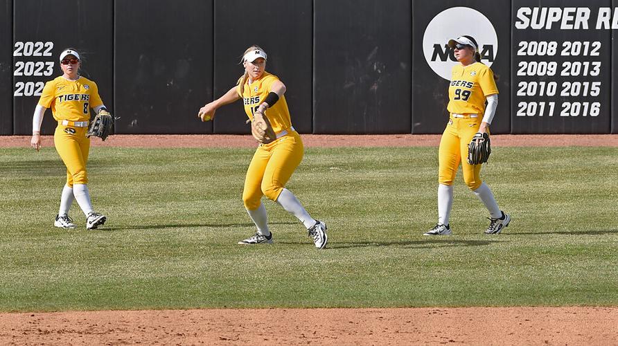 'We're just having fun': Mizzou softball's four-run sixth inning surges ...