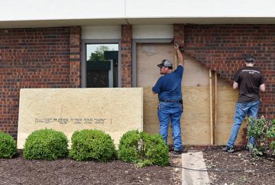 Truck crashes into Food Bank, leaving hole | Local | columbiamissourian.com