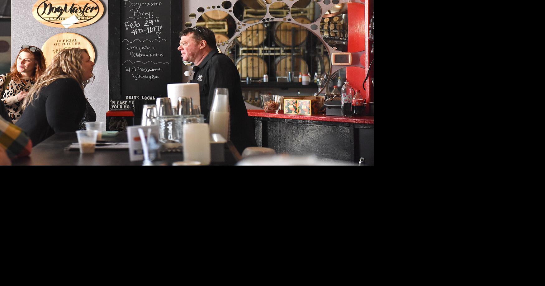 Owner Van Hawxby chats with Sonya Oettinger while bartending | Photos ...