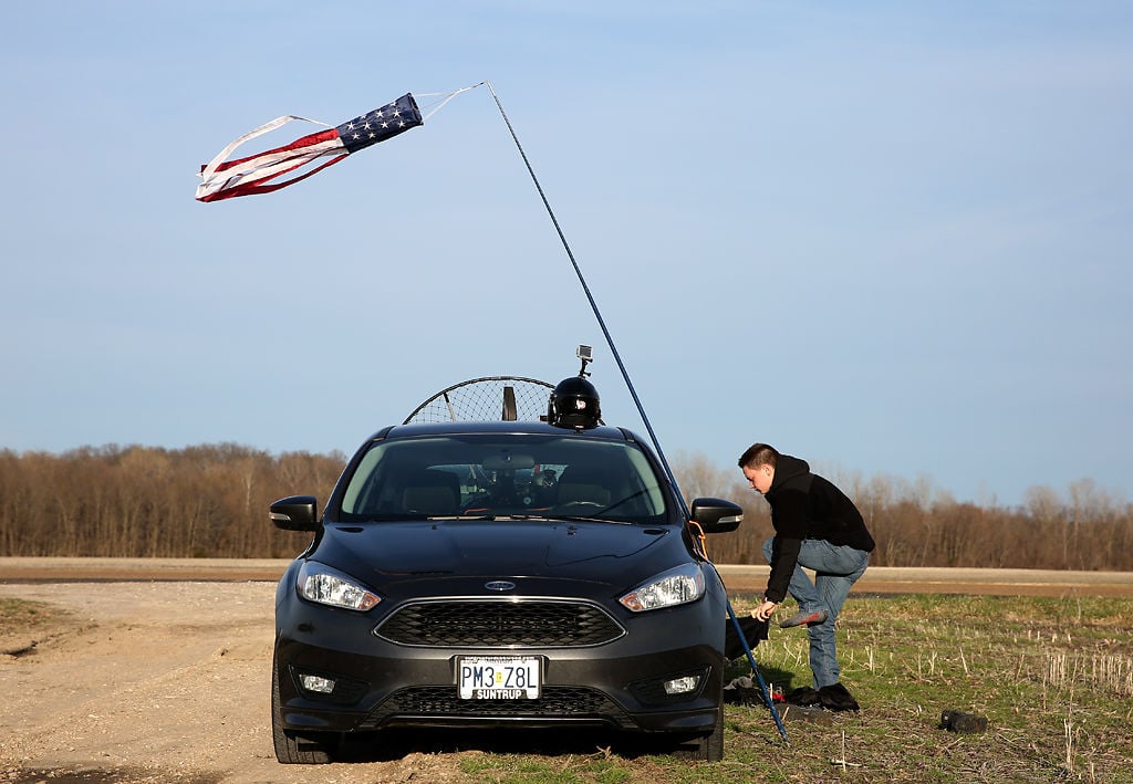 We have liftoff: Columbia paraglider rides the skies | Local | columbiamissourian.com
