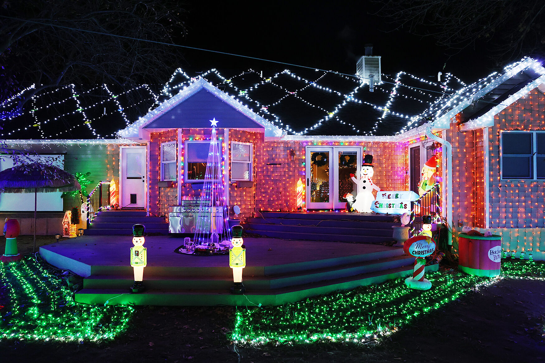 Update: Columbia family's spectacular display competes but doesn't win ...