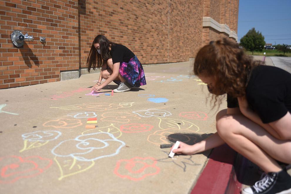 PHOTO GALLERY: Chalk walk welcomes teachers back to school | Photos ...