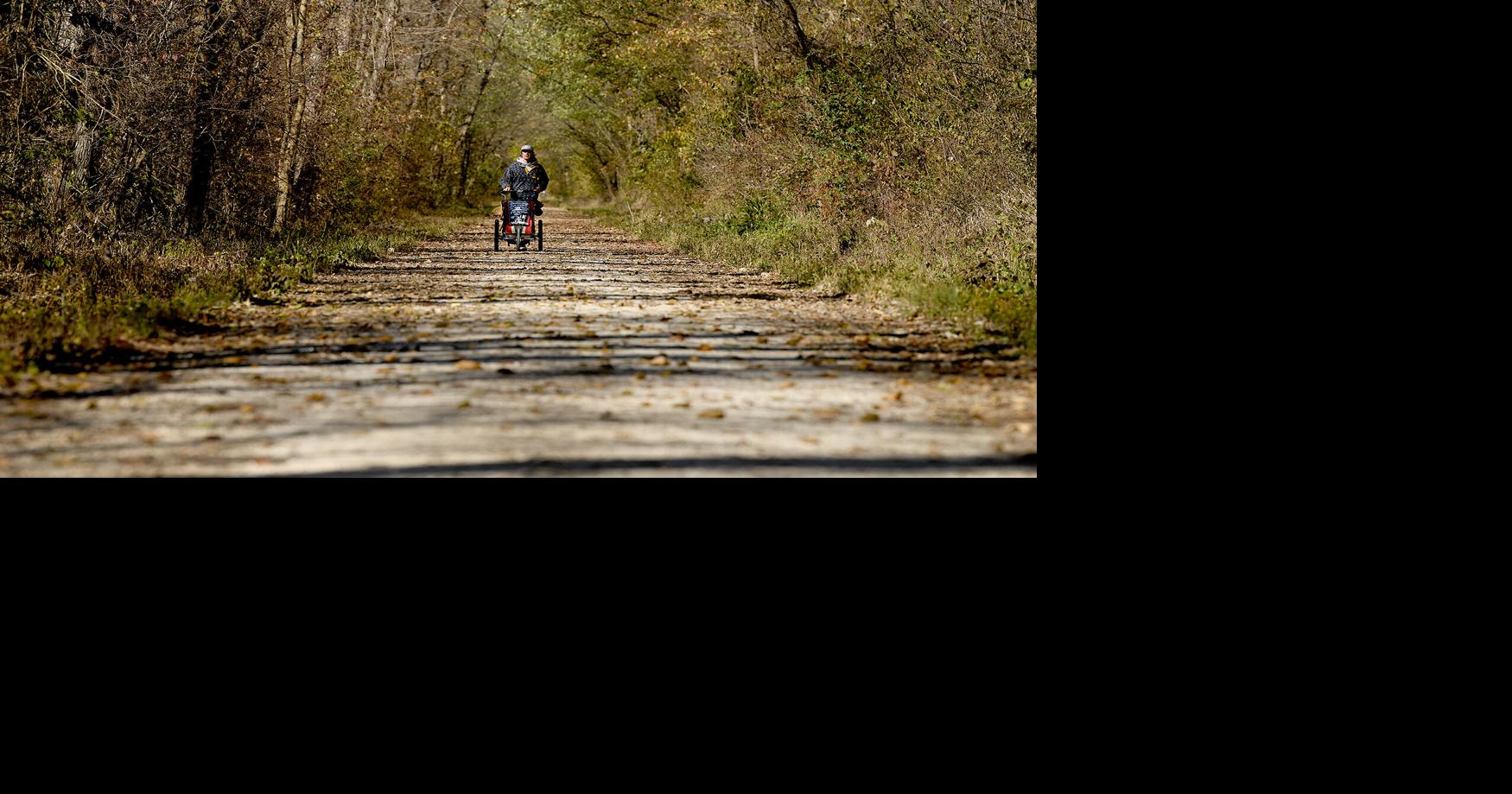 Holden Ringer runs on the Katy Trail | | columbiamissourian.com