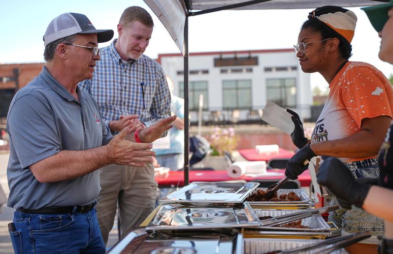 Logboat holds chicken competition | Local | columbiamissourian.com