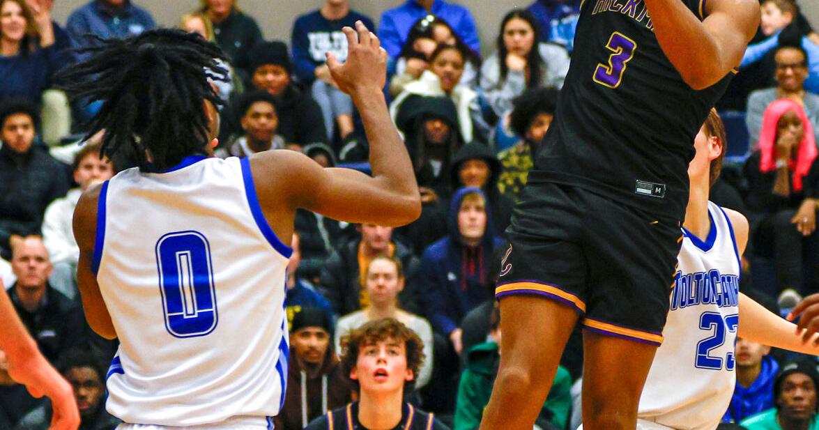 Hickman guard Isaiah Bonaparte (3) puts up a shot | News ...
