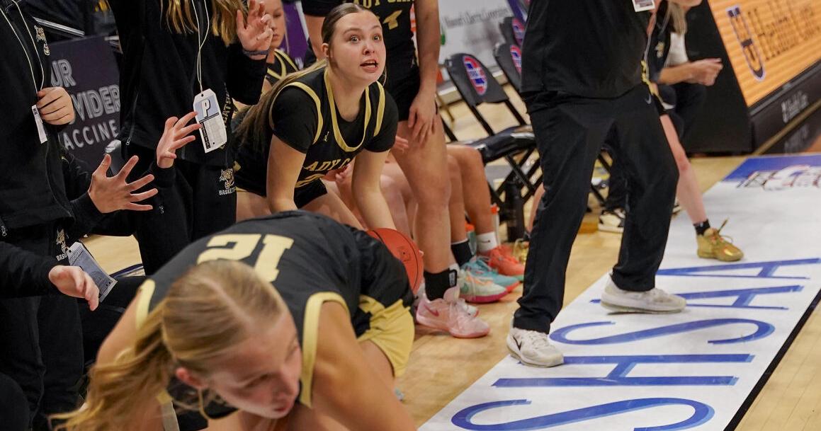 Cairo’s bench yells at the referee to call a foul | Sports ...