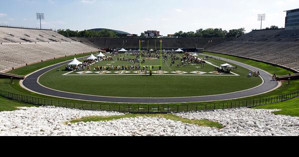 PHOTO GALLERY: Fans turn out to meet the 2010 MU football team | Local ...