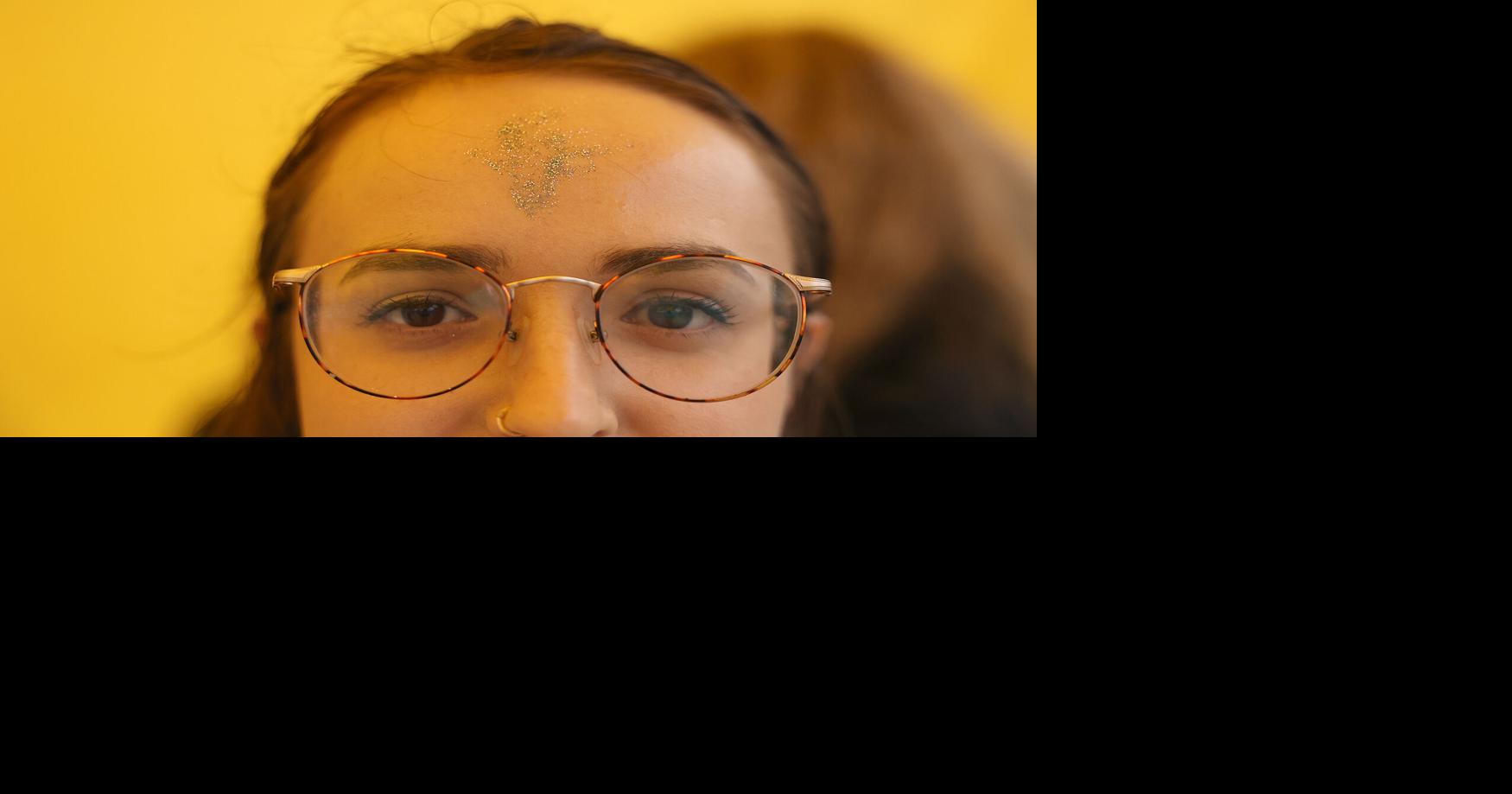 Rebes Bennet from Missouri United Methodist wears a glitter cross on ...