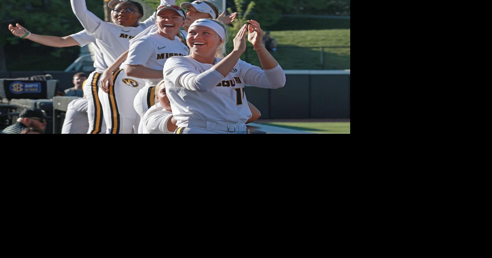 Mizzou’s dugout celebrates a fan catching a foul ball | Sports ...