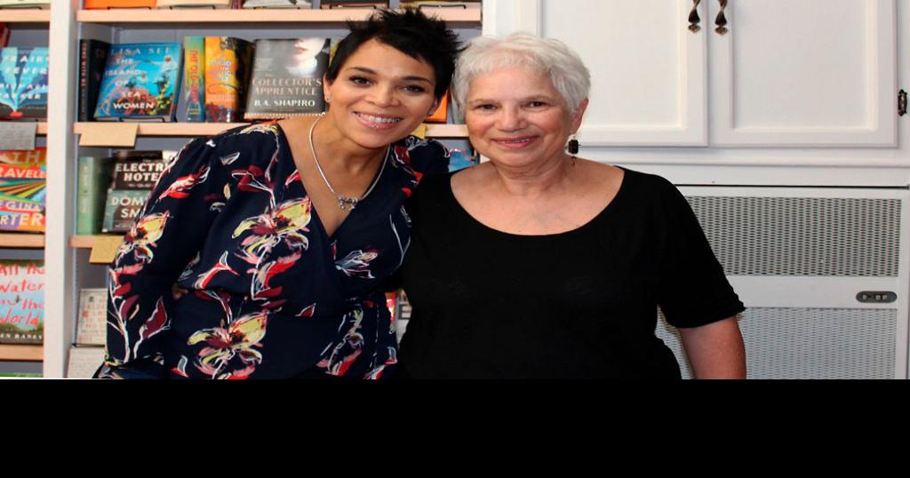 From Left, police officer Nakia Jones, stands with retired San ...