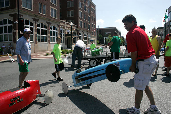 Soap box competitors race down Broadway for spot in national ...